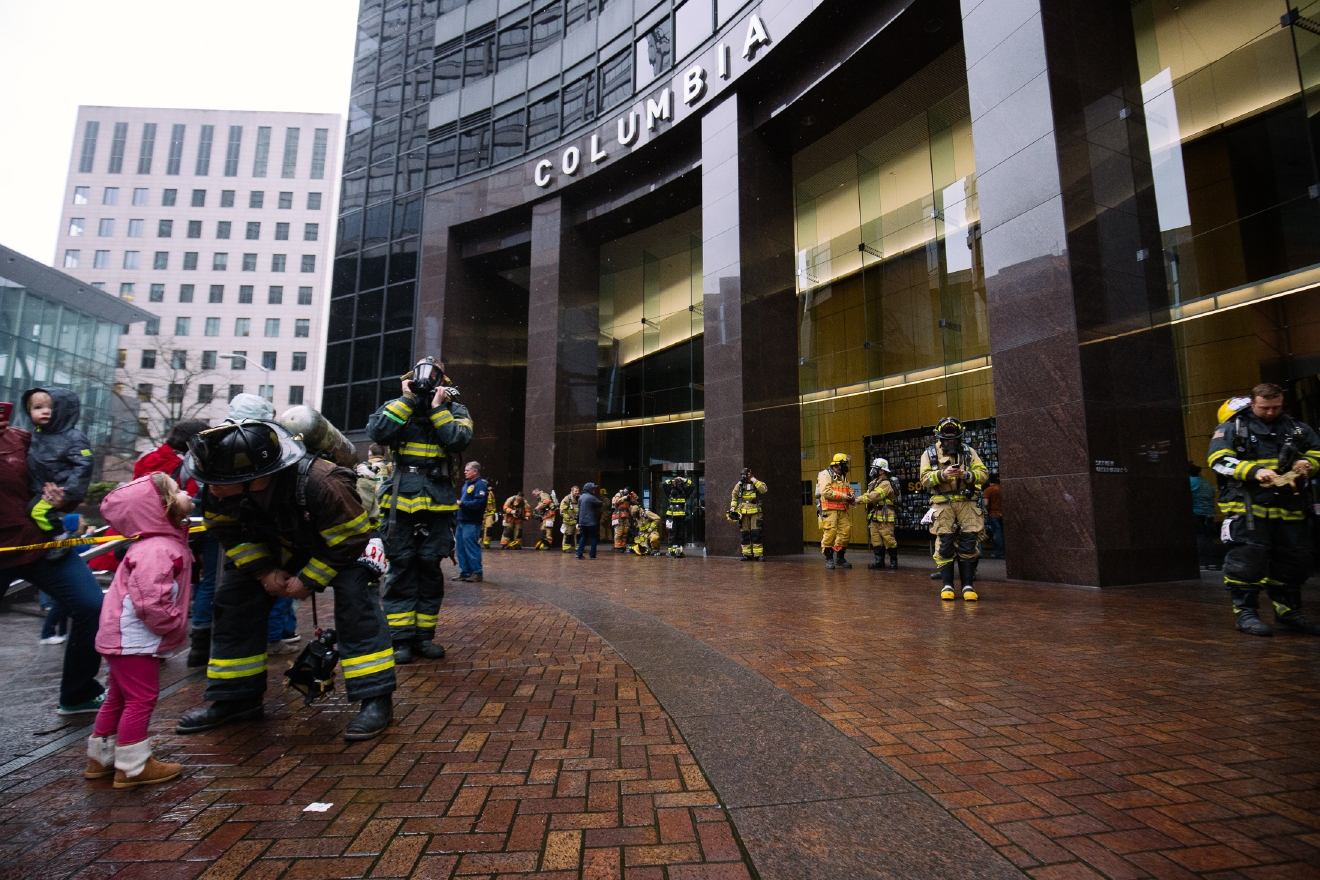 Fire Fighters climb Seattle's tallest building for a good cause ...