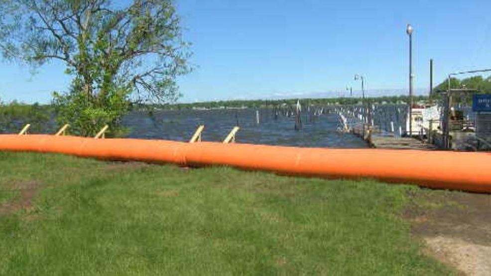 Tiger Dams set up along Braddock Bay to prevent lakeshore flooding | WHAM